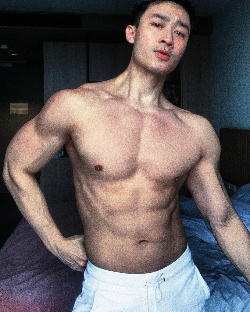 Jackson Tee นายแบบสุดหล่อ ทีเด็ดหนุ่มตี๋ หุ่นล่ำ แซ่บเว่อร์ ชวนน้ำลายสอ - มันใหญ่มาก! ส่องวาร์ป ...