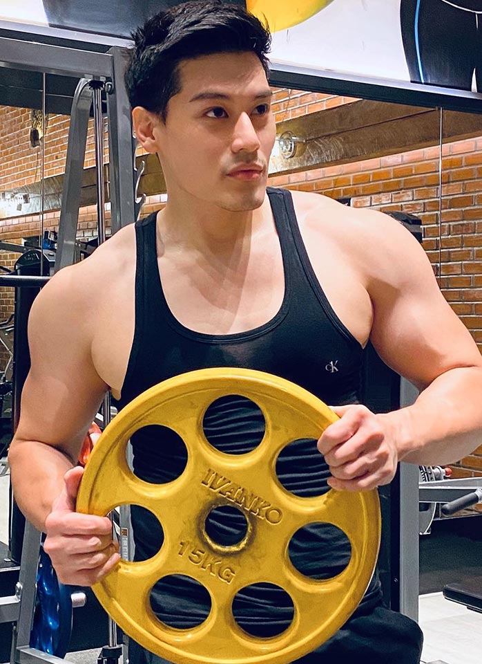 เปิดวาร์ป แพท เสฏฐพันธ์ seth Patrick หนุ่มกล้ามโต หล่อ เข้ม ซิคแพคแน่น ...